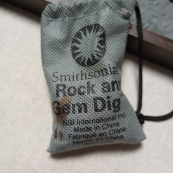 Jewelry | Smithsonian Rock And Gem Dig Stem Identify Gemstones And ...
